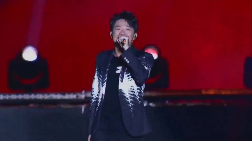 凤凰传奇演唱《我从草原来》,优美大气,动听醉人!