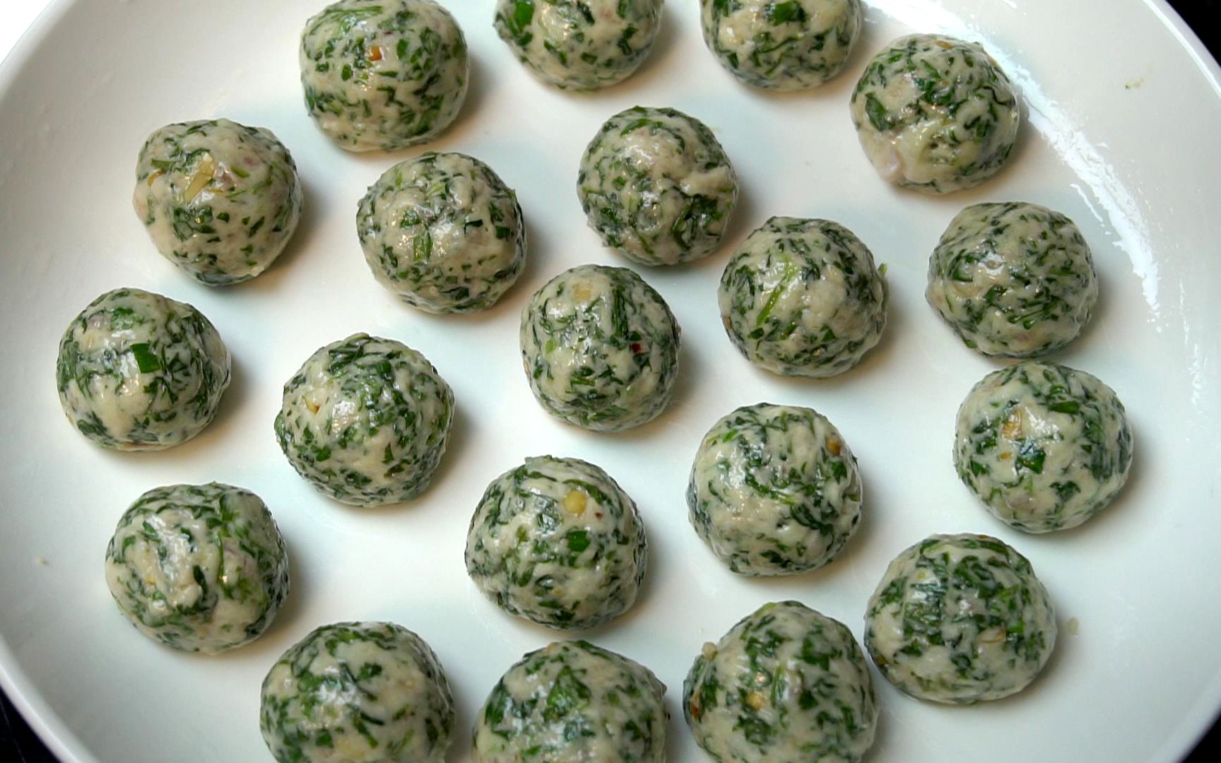 【客家蒸艾丸】逢年过节,客家人爱做这一个美食,香而不腻,一次吃10个...