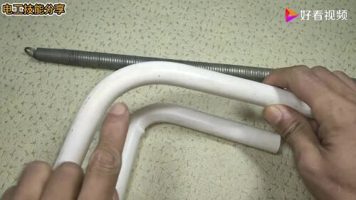 电工用的PVC线管,为什么一握弯就出鼻子?十有八九是手法问题