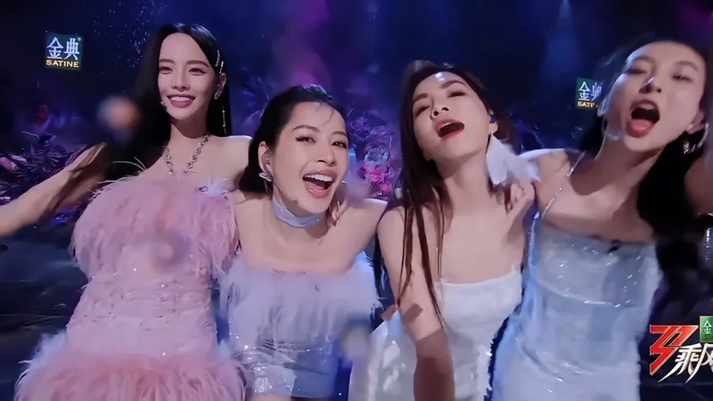 《叮叮当当》by芝芙、张嘉倪、Ella、吴倩