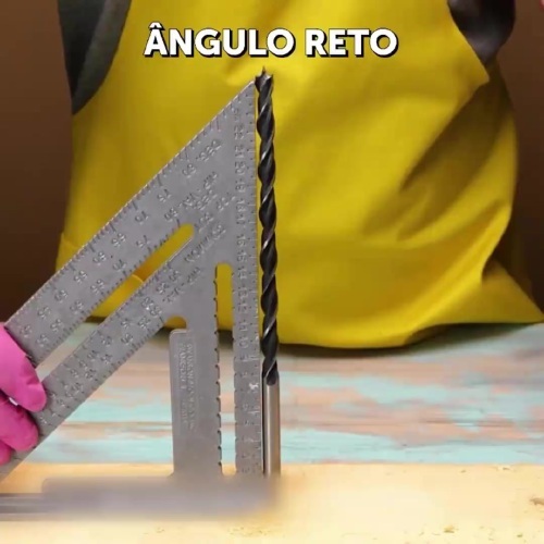 木板打孔难垂直电钻装辅助定位支架,借固定导向打精准垂直孔