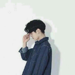 松仁拌三文鱼 