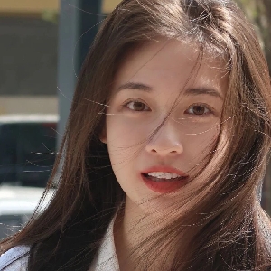 九月的娥眉月 