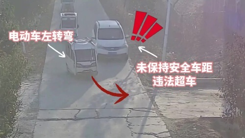 乡村道路超速行驶导致两车发生严重侧翻事故,车辆坠入沟渠