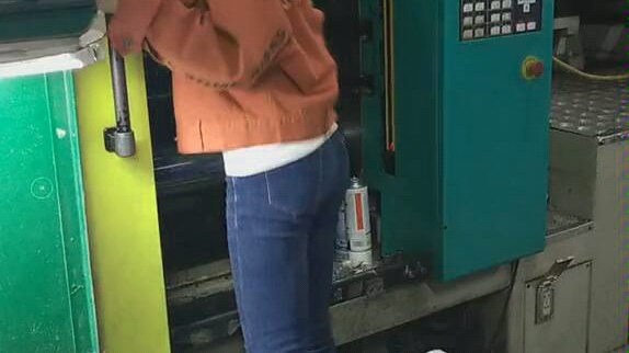 来呀,模具哥哥!我开注塑机养你啊,好不好