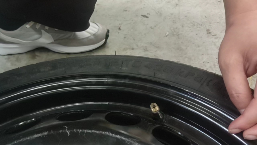 气门芯的拆卸与安装