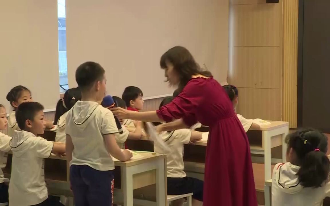 小学语文优质公开课一年级上册《比尾巴》教学视频 #小学语文[话题]# ...