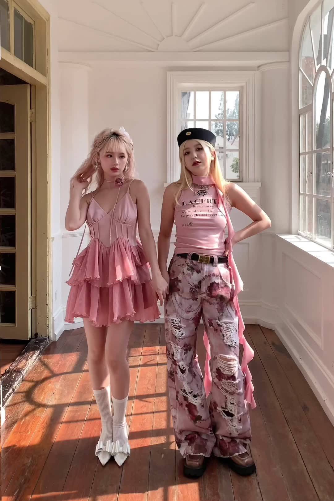 和设计师一起准备了14套漂亮衣服