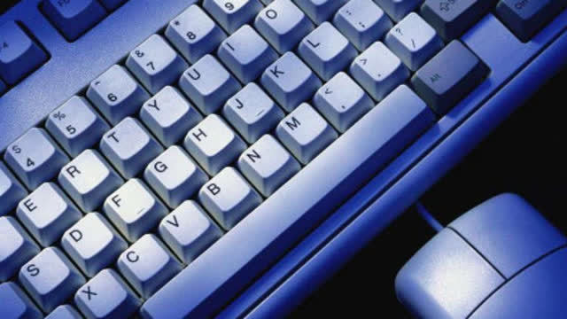 为什么电脑键盘上的字母不.