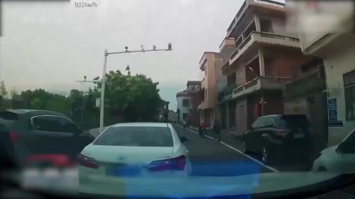 女司机错把油门当刹车,造成严重交通事故,结局怎么样了