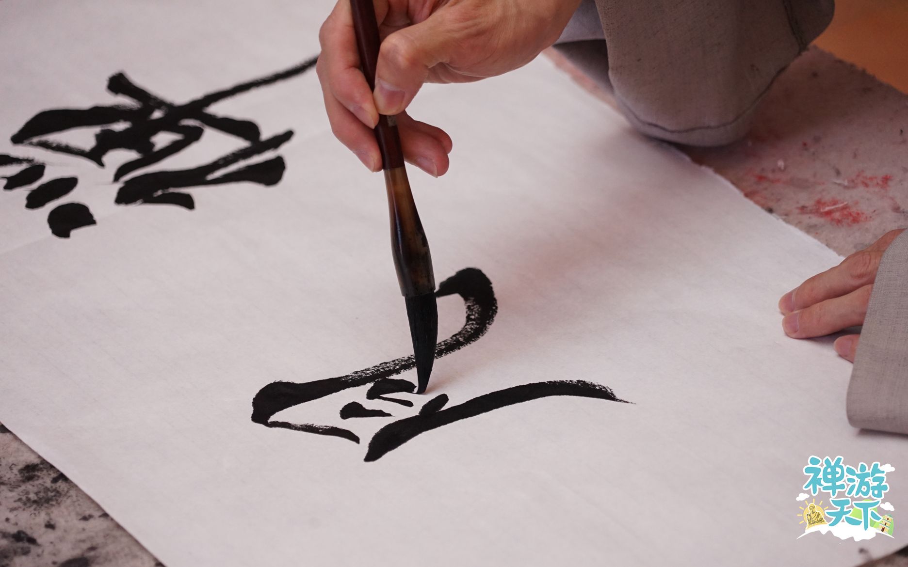 用水墨刮起禅意之风 华严寺书画体验打开新的大门