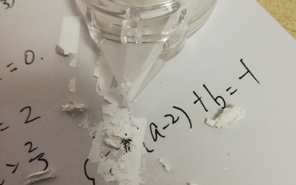 着大概是我见到过最牛逼的修正带了