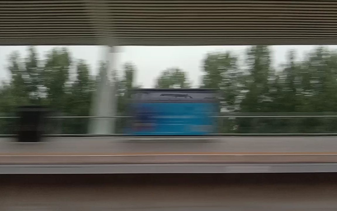 G51次通过正定机场站