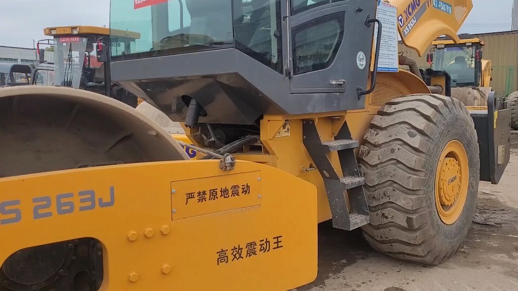 二手徐工26吨压路机,自身振动力可以达到80吨的重量