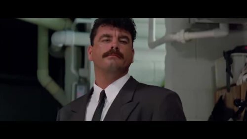 警察故事之简单任务:龙叔一脚飞踢,没想到黑衣人离太远,没踢到