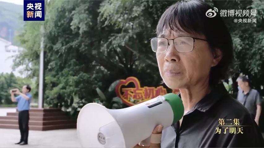 张桂梅解释为何不给学生办毕业典礼