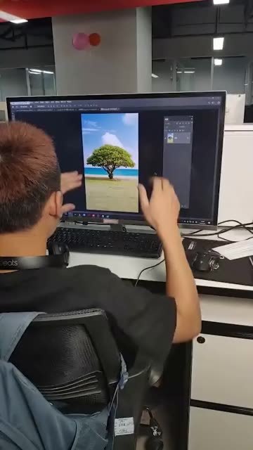 ps老板别急嘛一个抠树而已 简简单单的啦!步骤:1.先用套索工具框住.