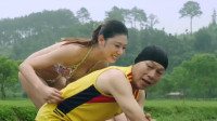 小丫头太调皮,故意挠四爷痒痒肉,四爷受不住跳下了水!
