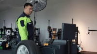 战狼L-802型轿车轮胎动平衡机