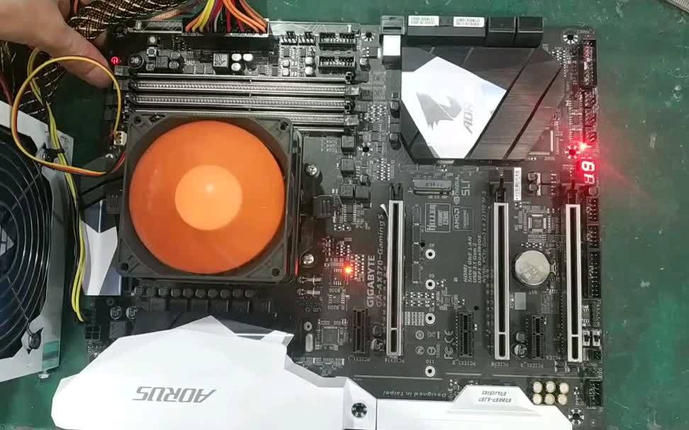 .技嘉主板开机无显示,遇到这种第一件事先干.