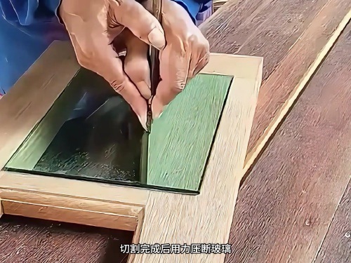 怎么切割玻璃才不碎,老师傅的方法绝了