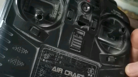 翻出个老四轴遥控器怎么用全忘了,只记得超废电池