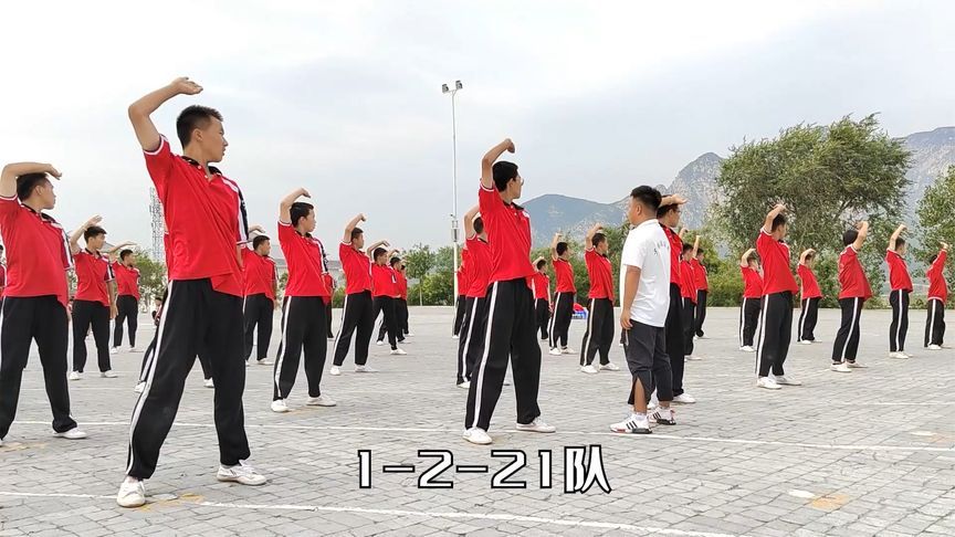 我在塔沟武校学武术:围观塔沟功夫小子训练,很有型!