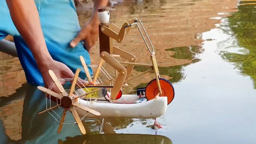 这不是秋千刃的轻功水上飘? 这家伙自制的滑水模型真逗