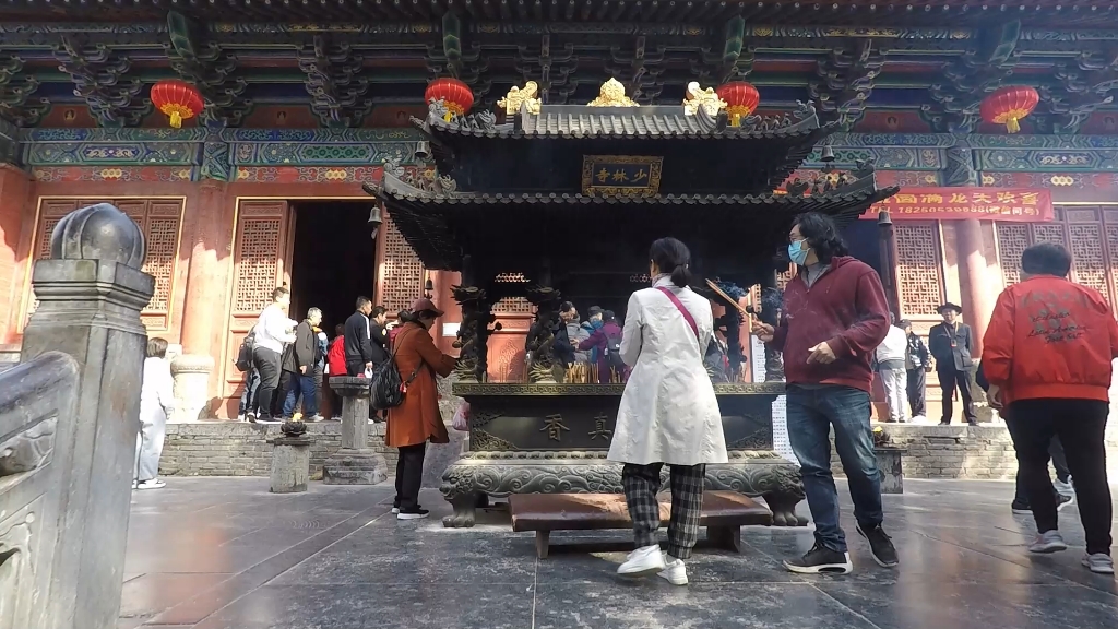 大雄宝殿是寺院佛事活动的中心场所,与天王殿、藏经阁并称为少林寺...