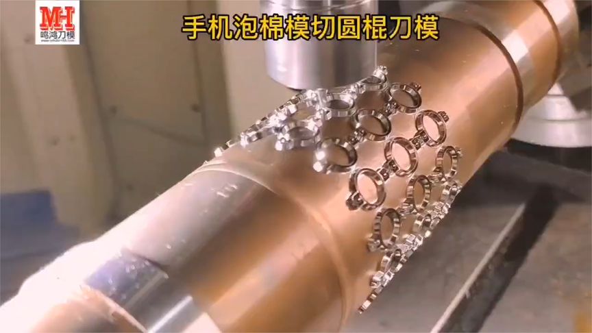 (实拍)正在采用进口cnc精雕机加工的手机泡棉圆辊刀模!-鸣鸿刀