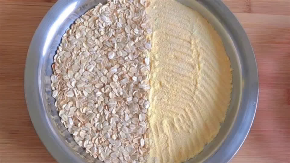 燕麦片加玉米面下锅炒一炒,搞定半个月的早餐