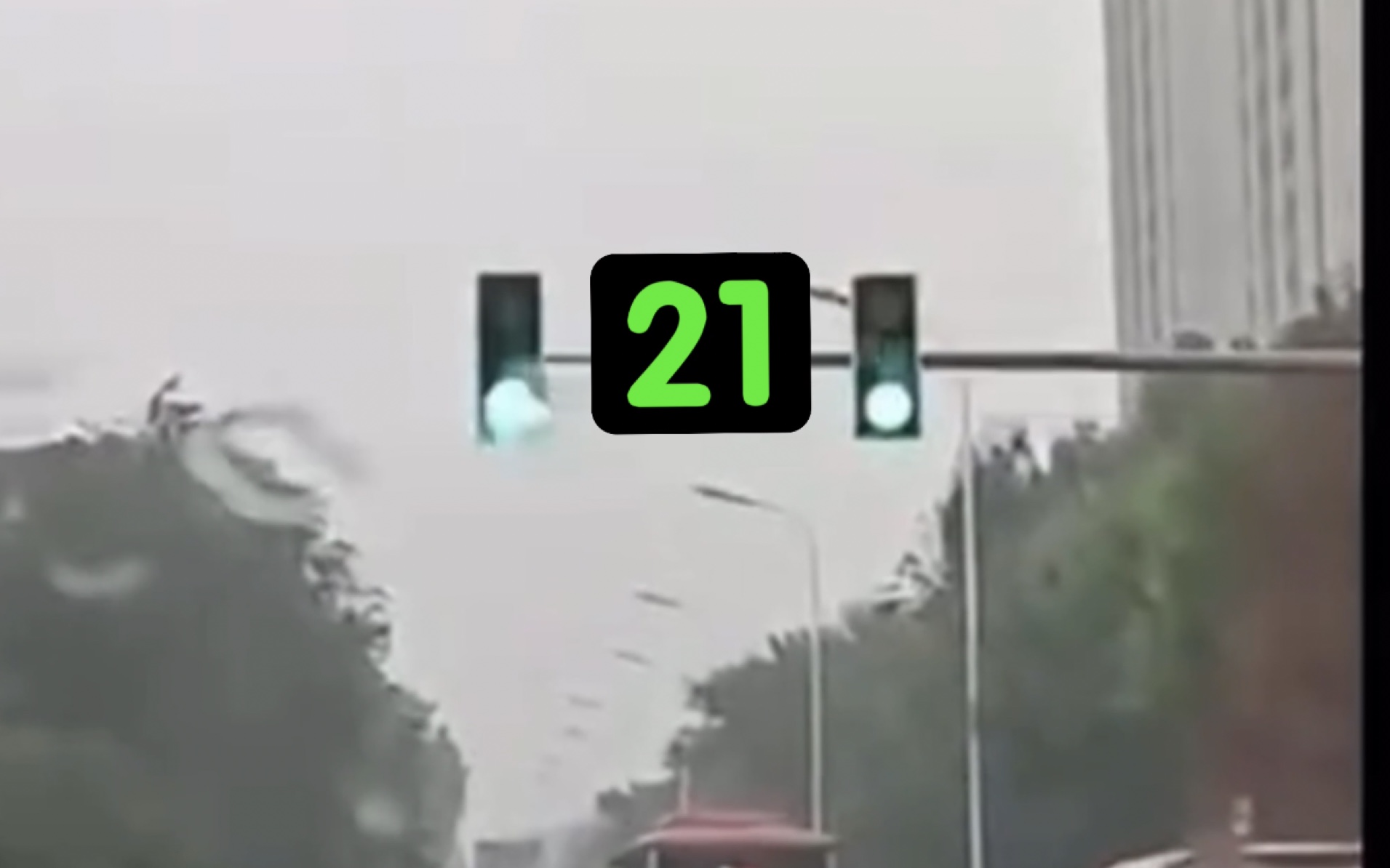 3秒倒计时 (每秒报数, 321三进制) 但是当秒数为3时报“绿灯0”