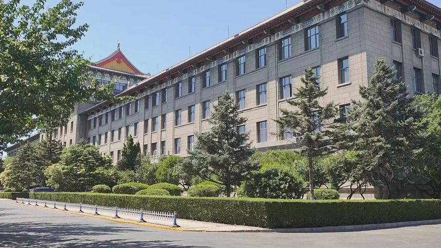 哈工程,逛一逛闹市里的后花园,全国高校面积最大的操场就在这里