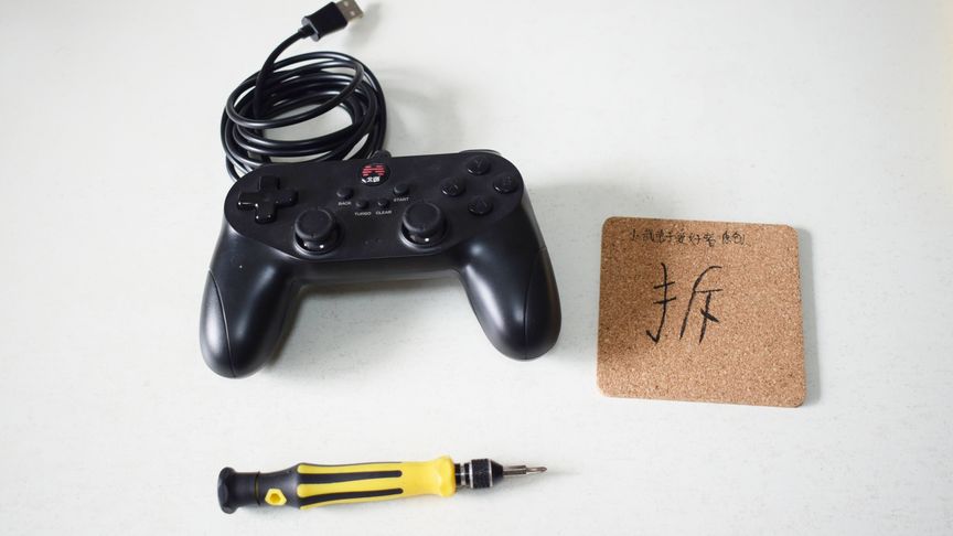 拆解北通游戏手柄,一个会震动的游戏手柄,跟小霸王比哪个好?
