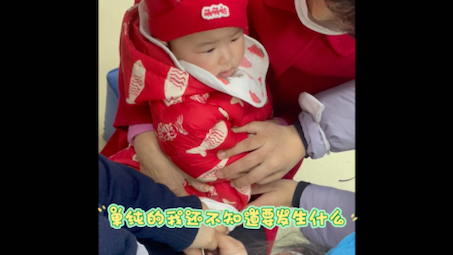 小侄女打针记录,没有一个小孩能笑着出来。