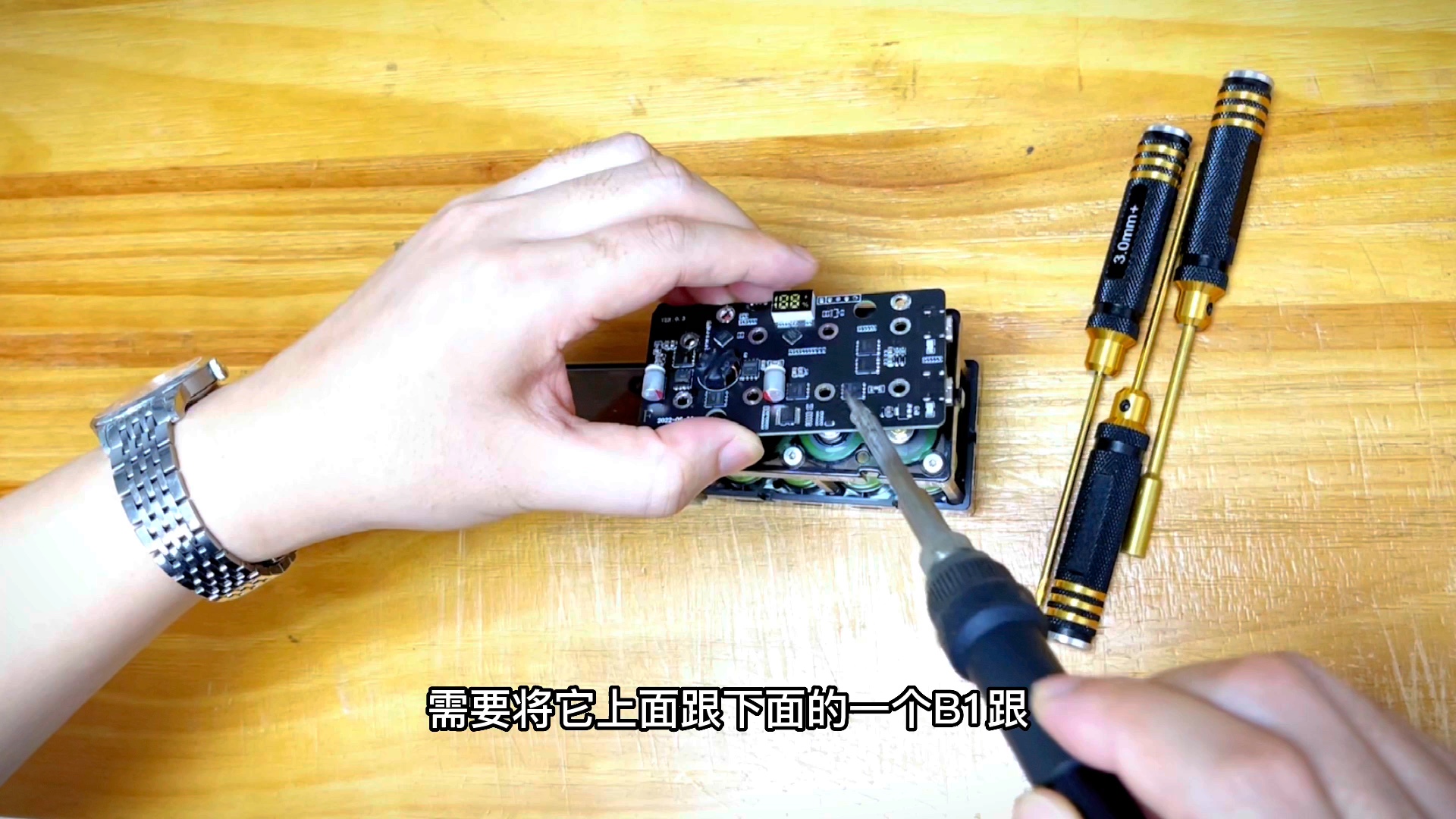 拆解XiongMai透明PD100W双向双口超级移动电源,可拆卸充电宝拆解...