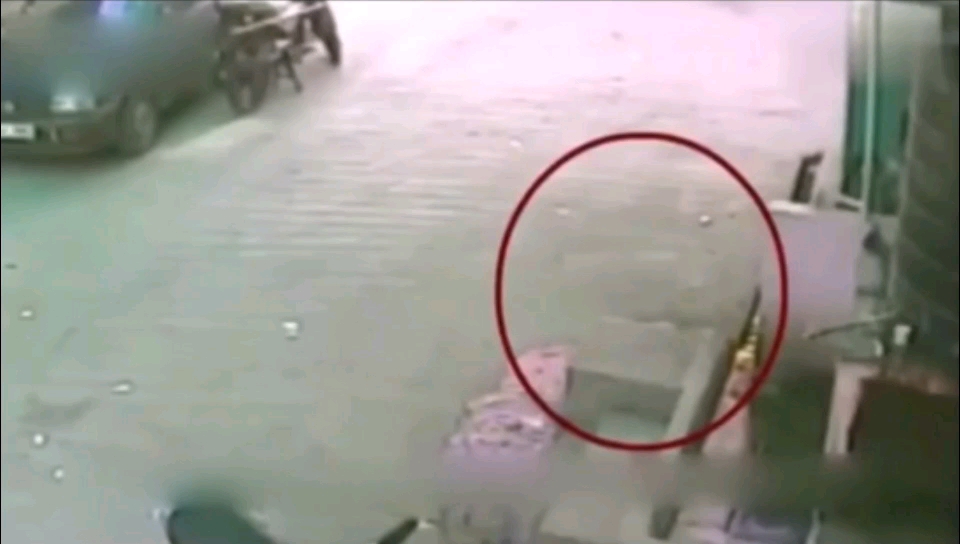 监控拍下的鬼魂事件,一看让你毛骨悚然