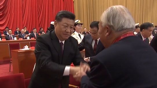 「独家V观」中央领导同志为受表彰人员颁奖