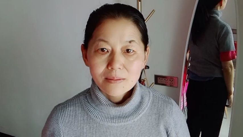骨折妈现在是使用单拐,还是能脱拐了?有点小高兴,我走过来了!