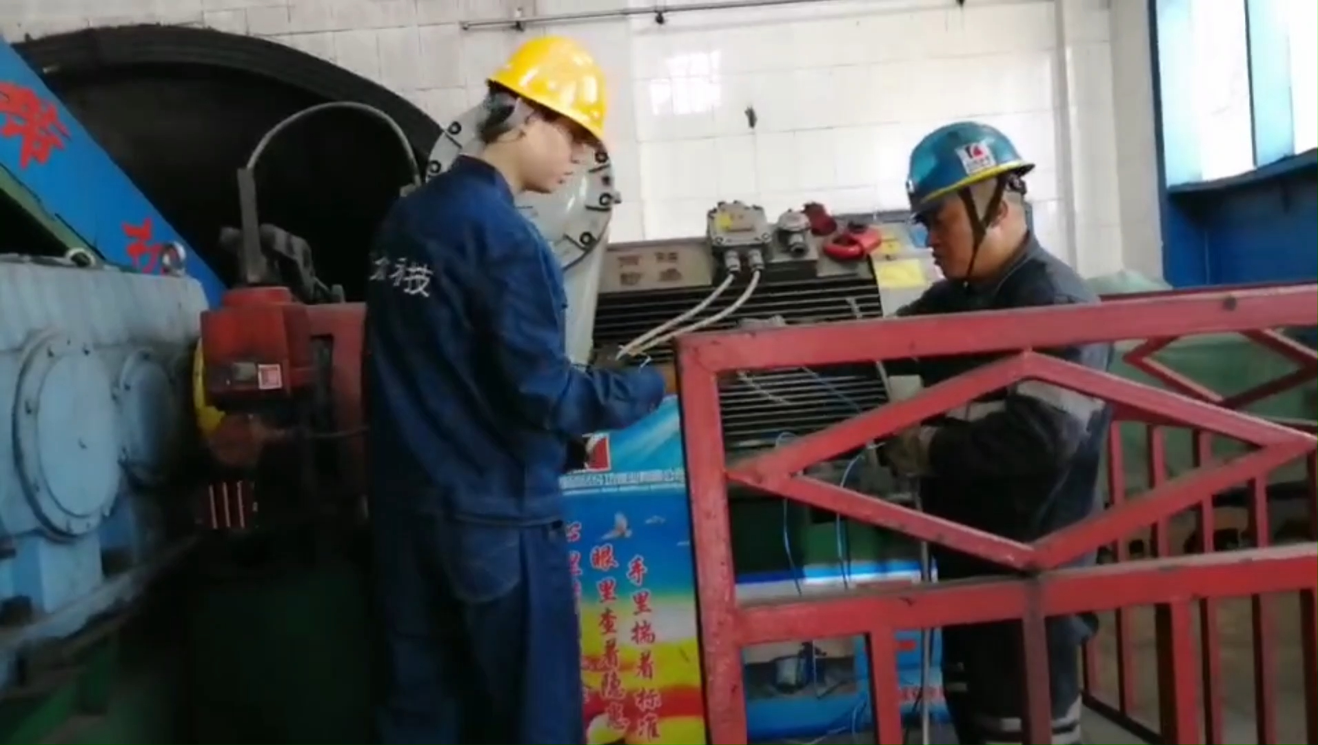 主提升皮带机电机轴承温度及振动监测装置