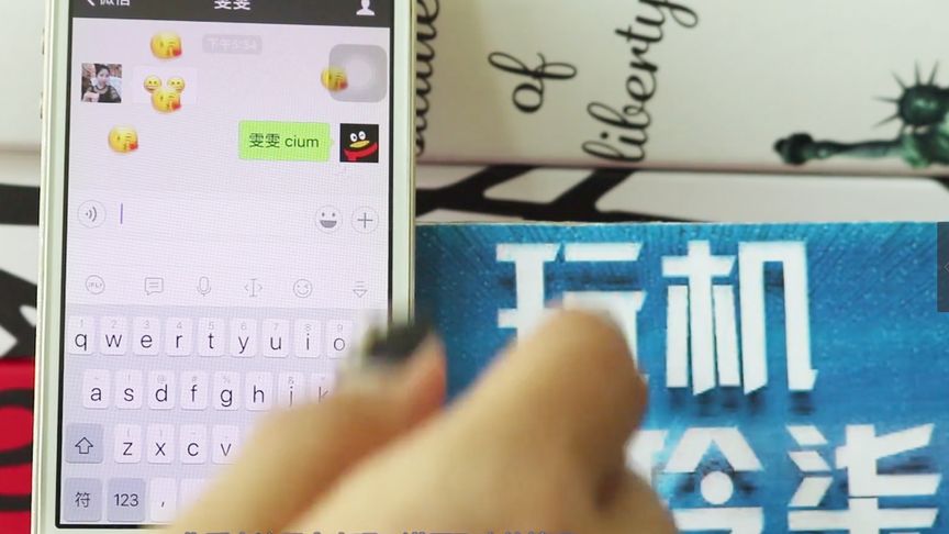 微信昵称加4个字母,艾特你的时候出现满屏飞吻,很漂亮太好玩了