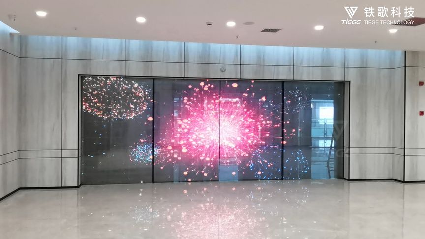 铁歌贴膜屏重庆5G移动门安装完成 #led透明屏 #led贴膜屏