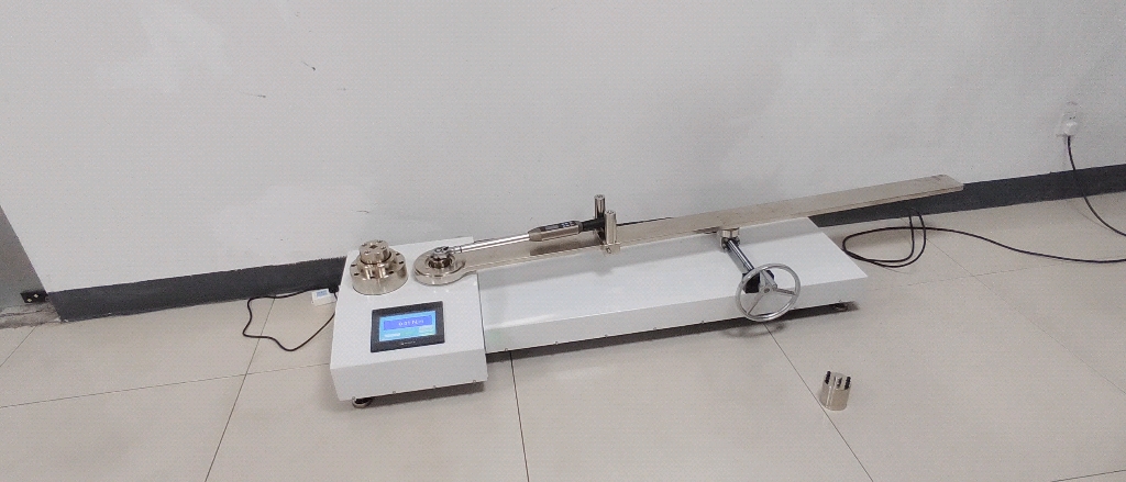 2000牛米的双量程扭矩扳手检定仪标定过程演示