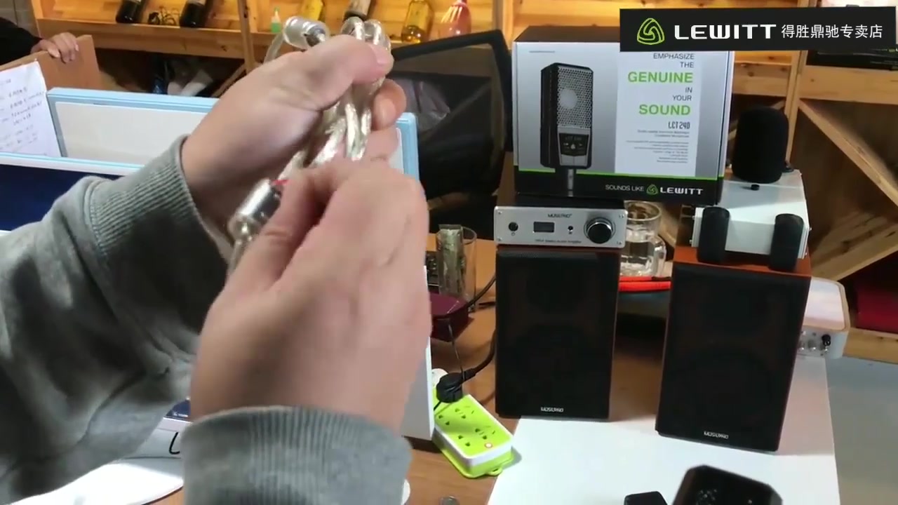 麦克风与声卡如何连接调节