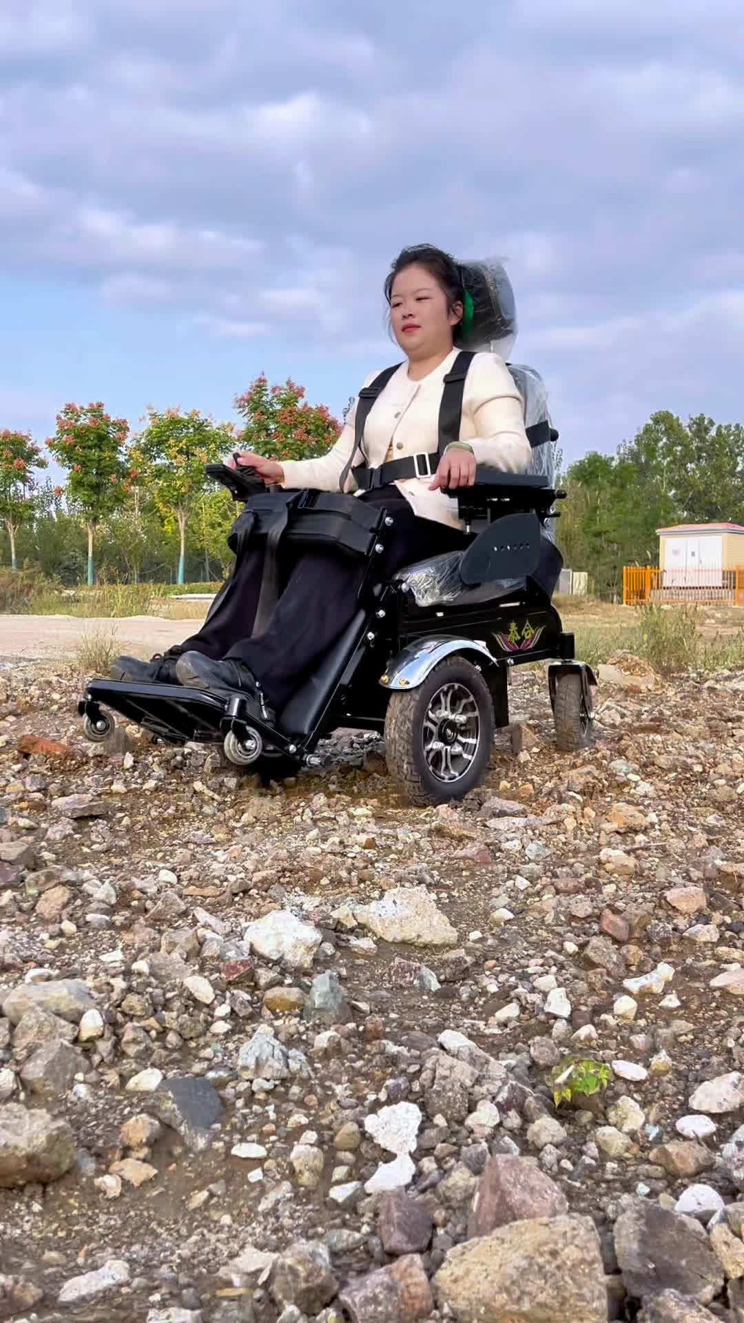 越野电动轮椅代步车 还能躺着站起来 #残疾人的生活 #截瘫患者脊髓...