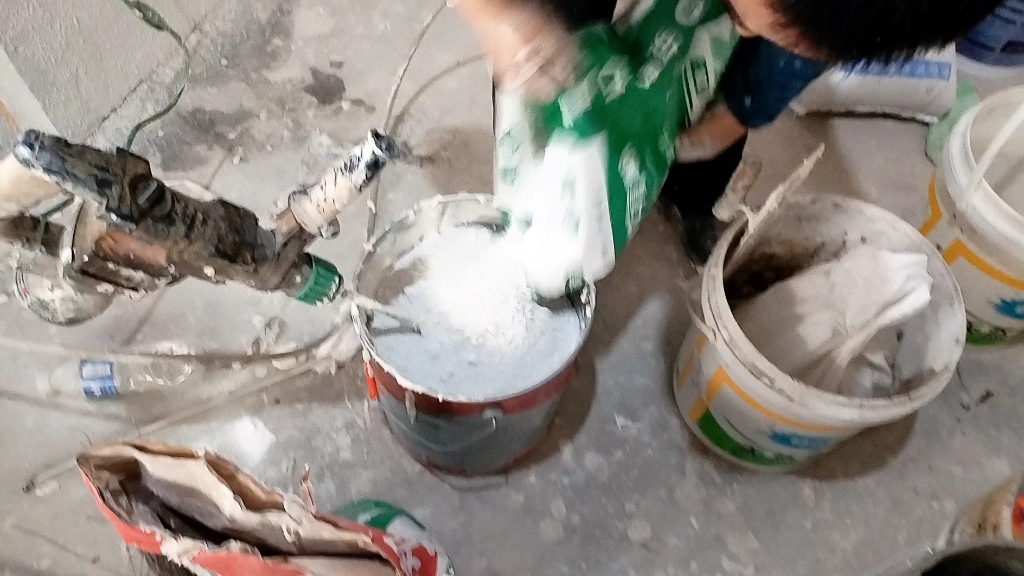 免胶石膏,腻子粉,108胶水,比例1:1:1