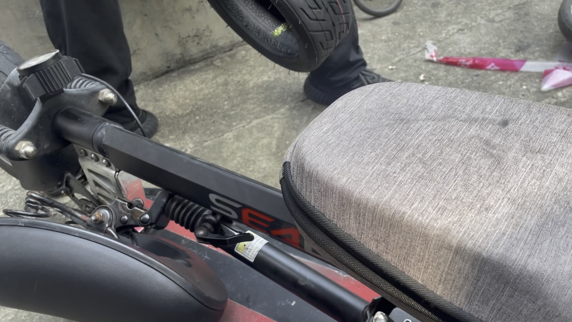 希洛普电动滑板车维修更换轮胎加厚轮胎真空胎防爆希洛普激战领奥升...