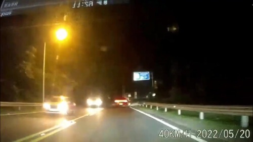 交通事故多由驾驶恶习引发,黄实线随意掉头引事故