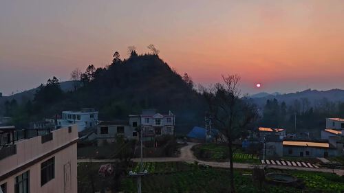 晨曦中的乡村,静谧而美好