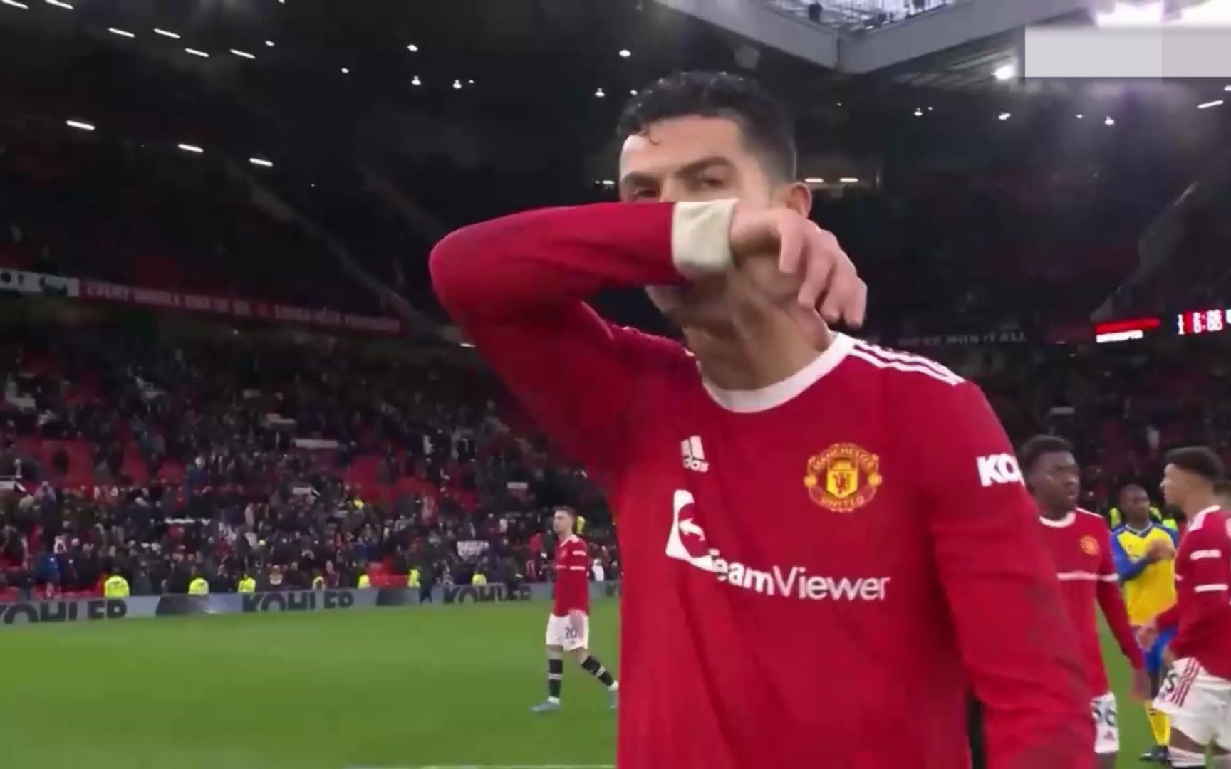 心痛C罗!最后时刻一幕尽显疲态+无力起跳失绝杀 赛后独自离场